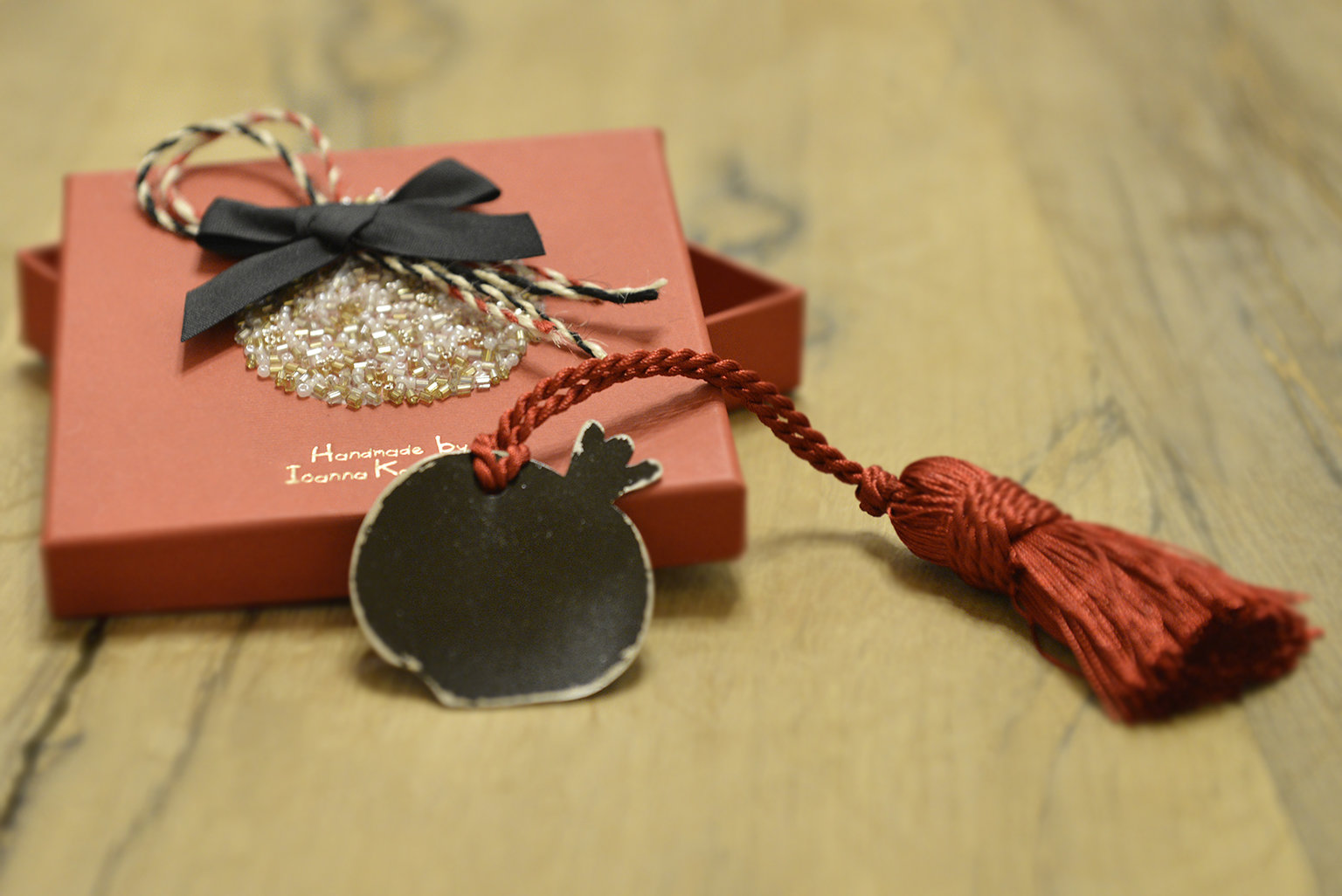Medium pomegranate lucky charm - klosti.com